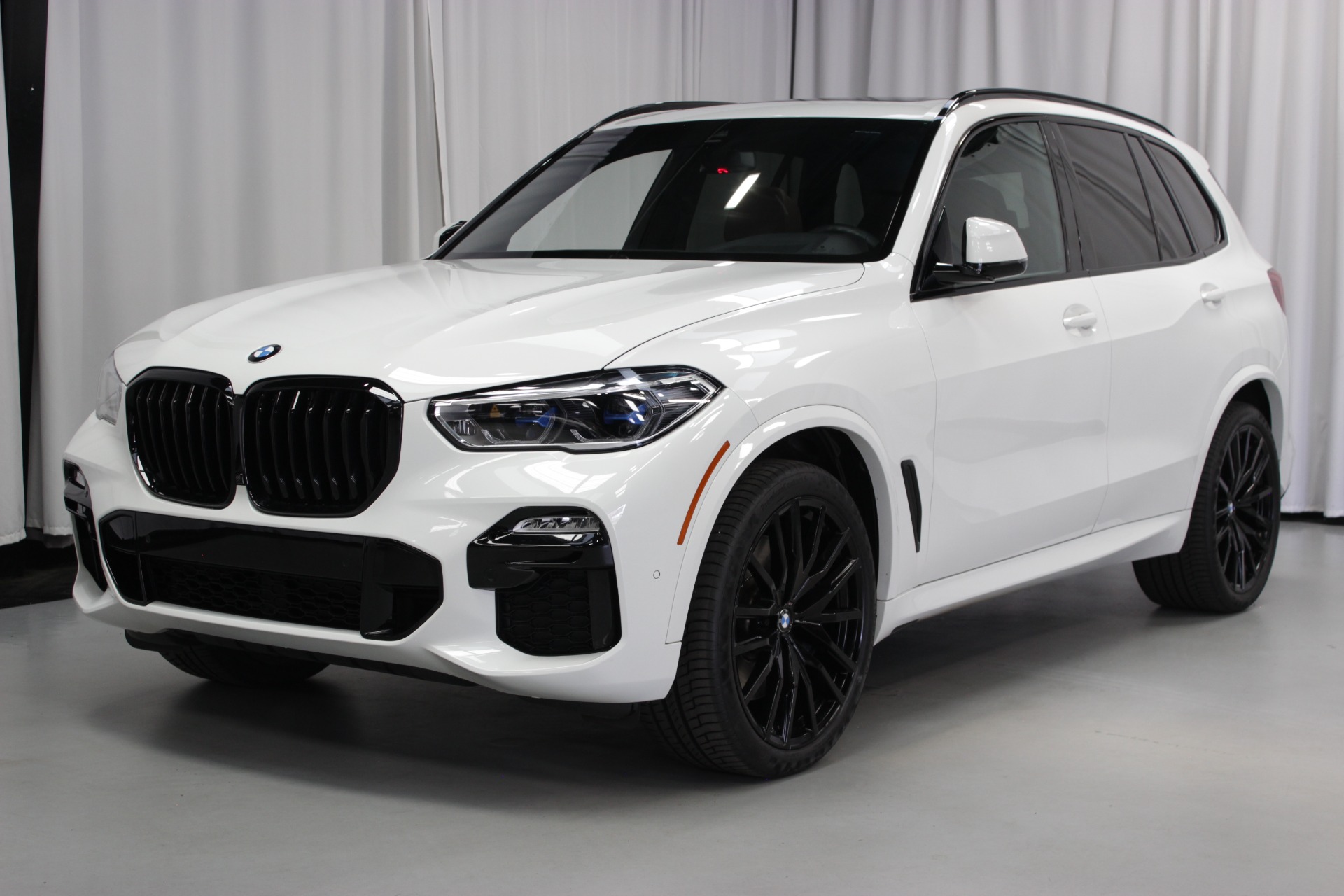 Bmw X5 White With Black Rims